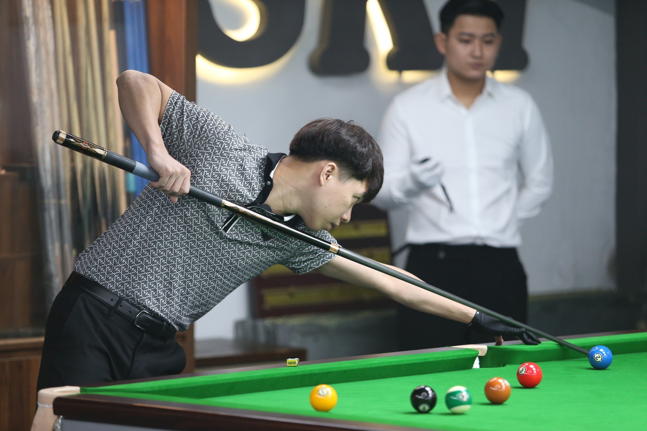 Người đẹp Phương Uyên loại sốc Lưu Minh Phúc ở giải Billiards JOY Heyball chuyên nghiệp lần 3 ...